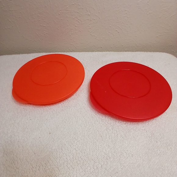 Tupperware | Kitchen | Tupperware To Go Plates With Lids Red 1 Orange 2 ...